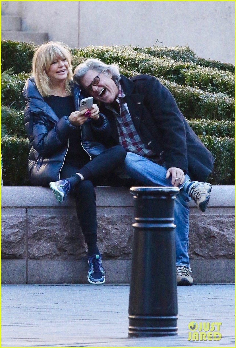 Goldie Hawn & Kurt Russell Celebrate Their 40th Anniversary on ...
