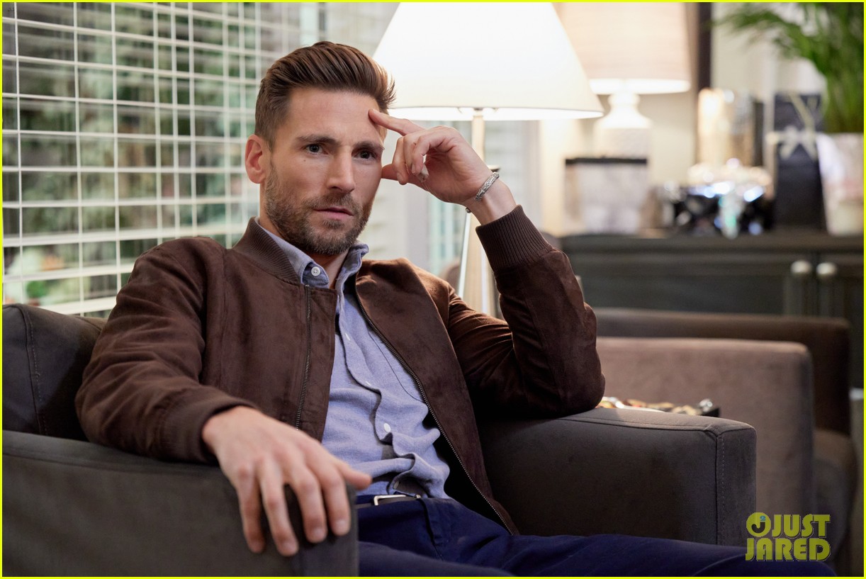 Andrew Walker & Nikki DeLoach Dish on Working On Their 5th Hallmark ...