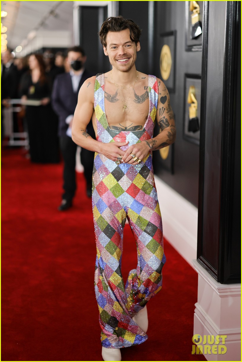 Harry Styles Bares His Full Chest in Jumpsuit on Grammys 2023 Red Carpet: Photo 4889513 ...