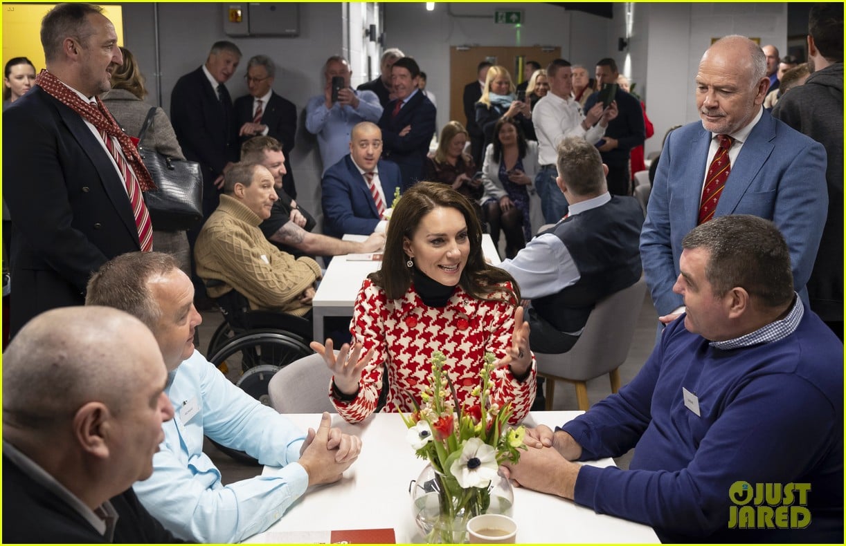 Kate Middleton & Prince William Face Off at Six Nations Rugby Match ...