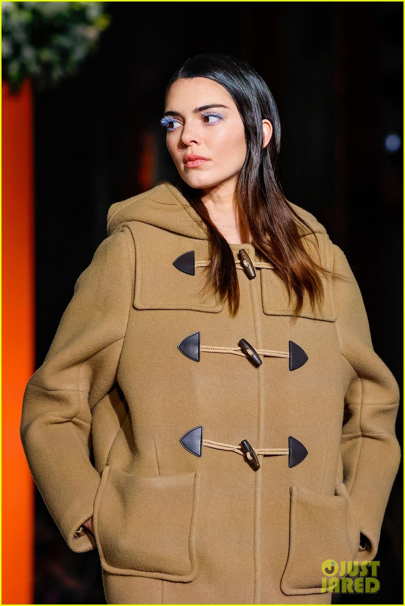 BFFs Kendall Jenner & Gigi Hadid Walk in Prada Show in Milan!: Photo ...