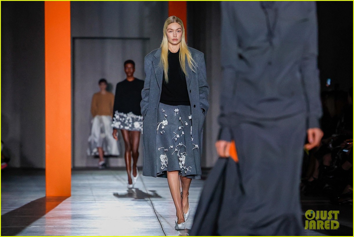 BFFs Kendall Jenner & Gigi Hadid Walk in Prada Show in Milan!: Photo ...