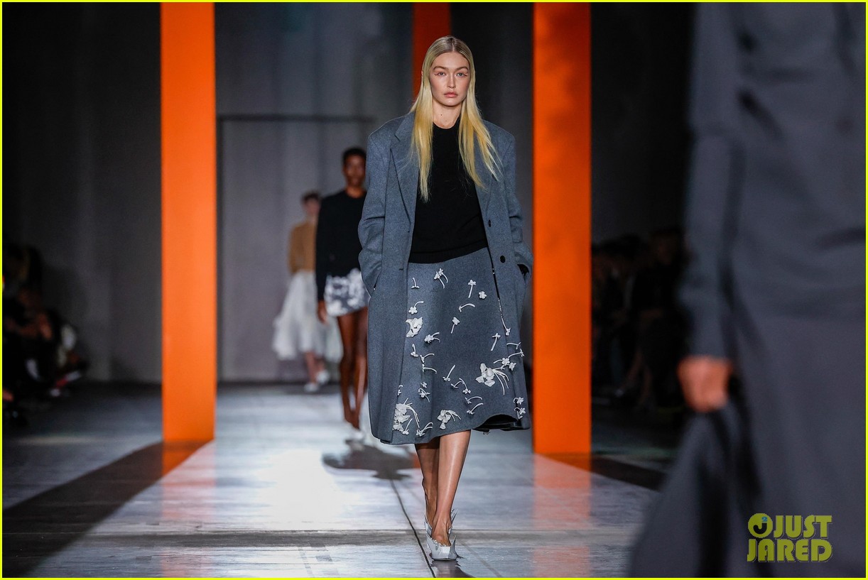 BFFs Kendall Jenner & Gigi Hadid Walk in Prada Show in Milan!: Photo ...