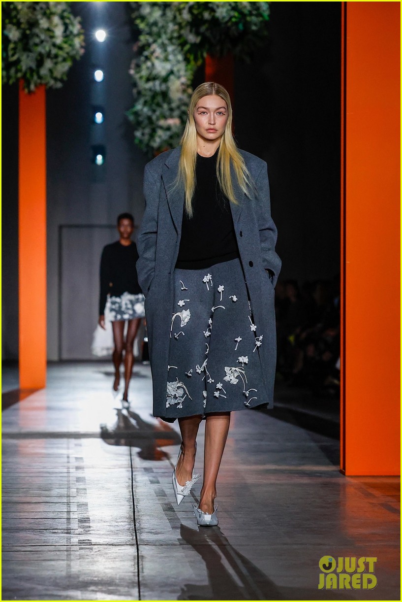 BFFs Kendall Jenner & Gigi Hadid Walk in Prada Show in Milan!: Photo ...