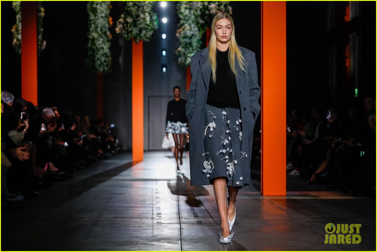 BFFs Kendall Jenner & Gigi Hadid Walk in Prada Show in Milan!: Photo ...