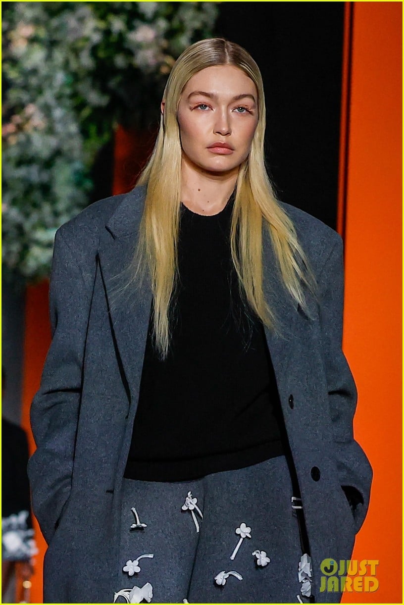 BFFs Kendall Jenner & Gigi Hadid Walk in Prada Show in Milan!: Photo ...