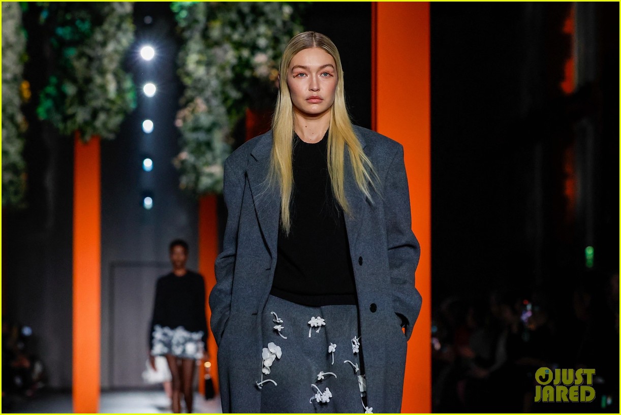 BFFs Kendall Jenner & Gigi Hadid Walk in Prada Show in Milan!: Photo ...