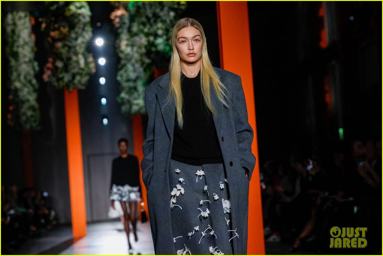 BFFs Kendall Jenner & Gigi Hadid Walk in Prada Show in Milan!: Photo ...