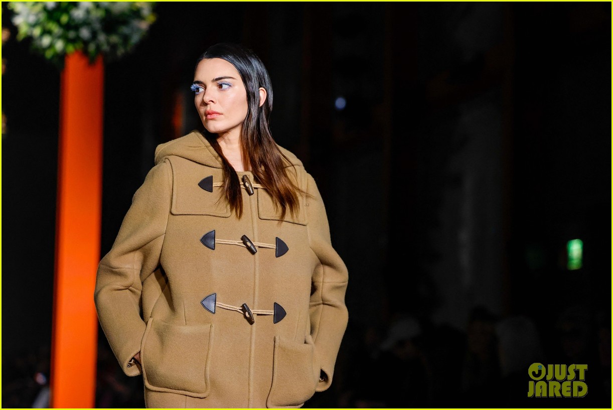 BFFs Kendall Jenner & Gigi Hadid Walk in Prada Show in Milan!: Photo ...