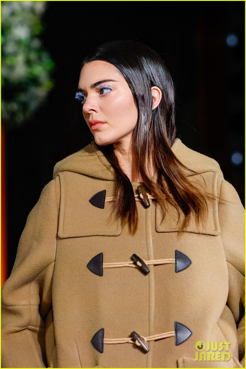 BFFs Kendall Jenner & Gigi Hadid Walk in Prada Show in Milan!: Photo ...