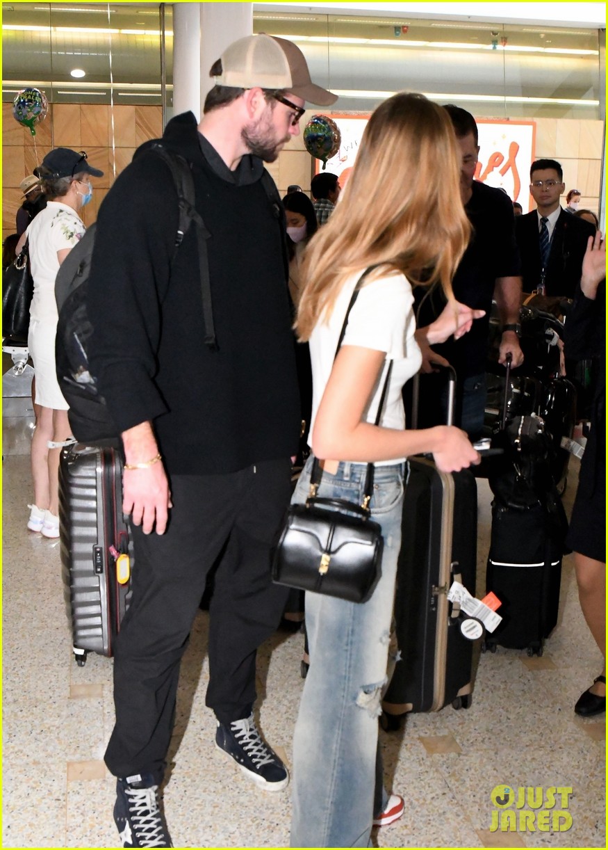 Liam Hemsworth & Girlfriend Gabriella Brooks Land in Australia as Miley ...