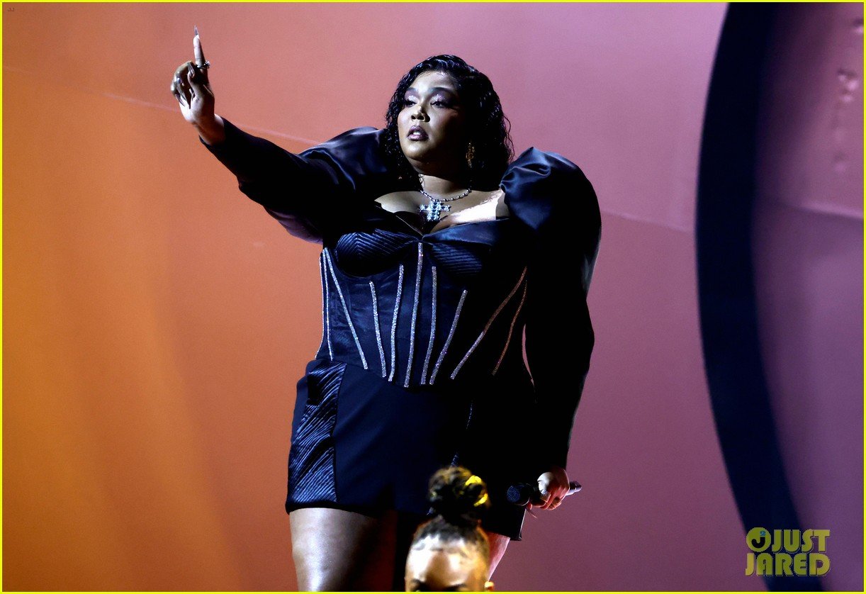 Lizzo Performs 'Special' with Choir at Grammys 2023 : Photo 4889819 ...