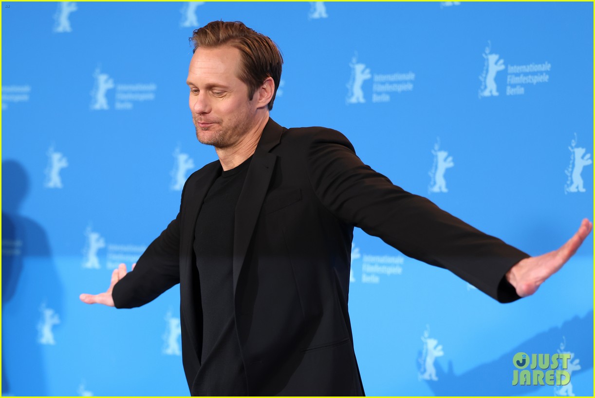 Alexander Skarsgard Twirls Around & Lies Face Flat on Red Carpet At ...