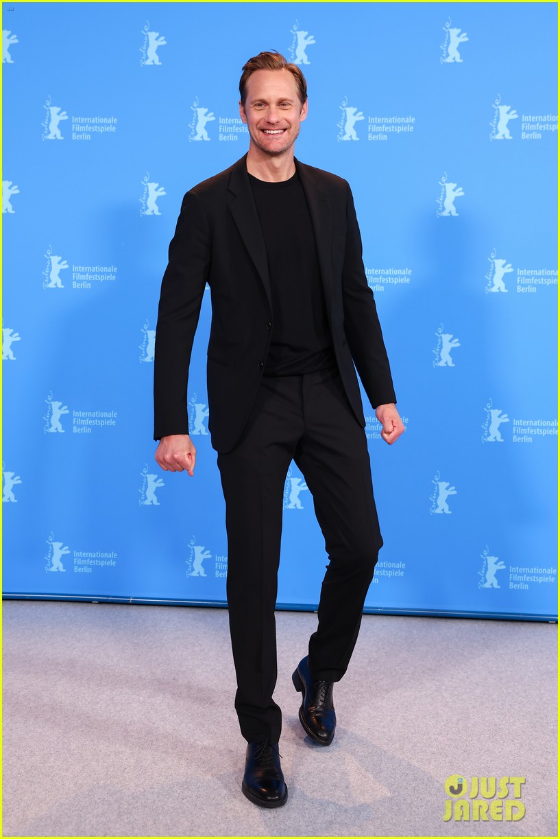 Alexander Skarsgard Twirls Around & Lies Face Flat on Red Carpet At ...