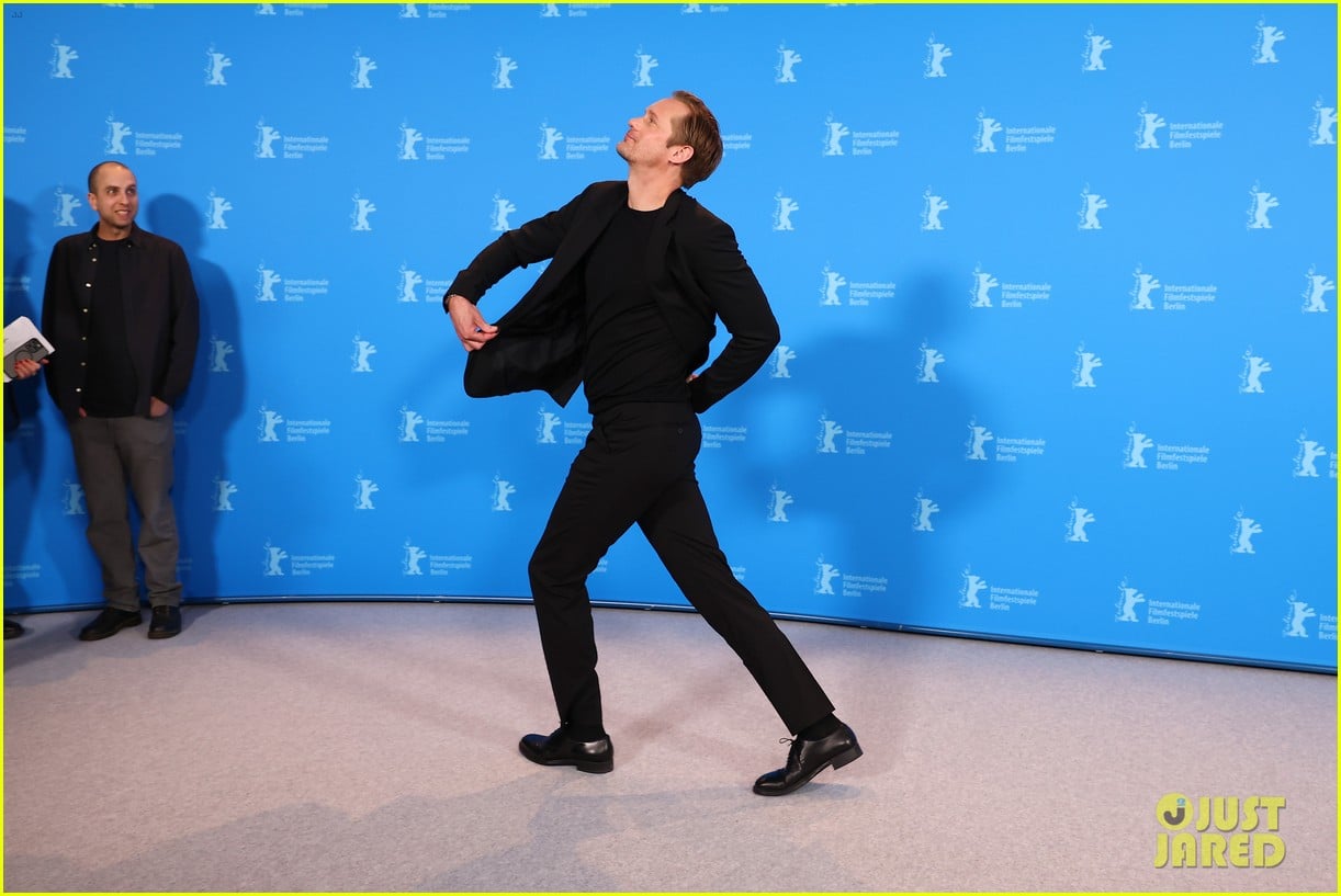 Alexander Skarsgard Twirls Around & Lies Face Flat on Red Carpet At 'Infinity Pool' Premiere ...