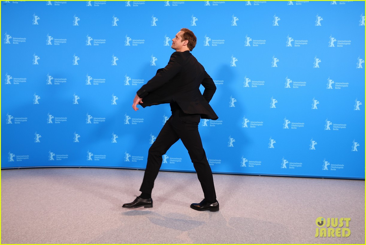 Alexander Skarsgard Twirls Around & Lies Face Flat on Red Carpet At ...