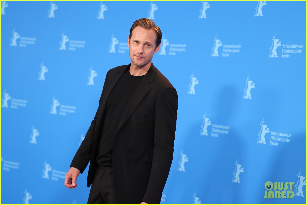 Alexander Skarsgard Twirls Around & Lies Face Flat on Red Carpet At ...