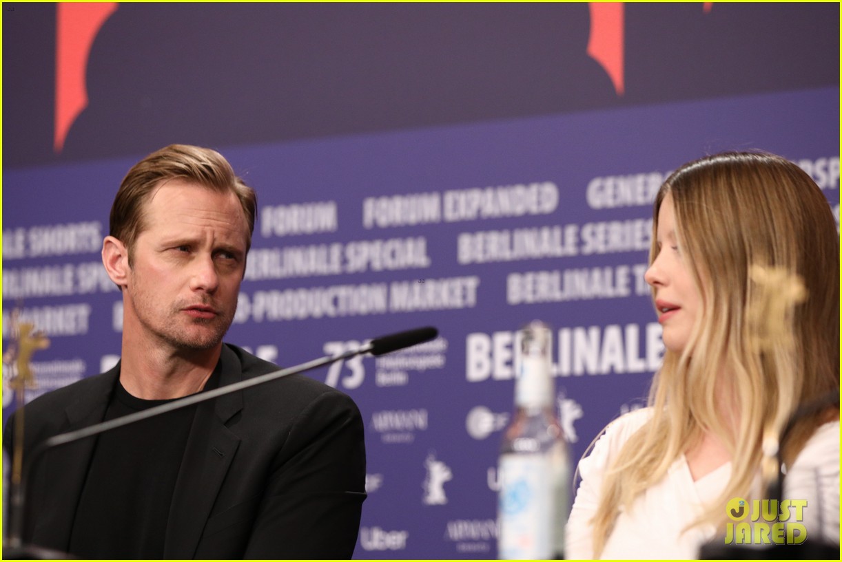 Alexander Skarsgard Twirls Around & Lies Face Flat on Red Carpet At 'Infinity Pool' Premiere ...