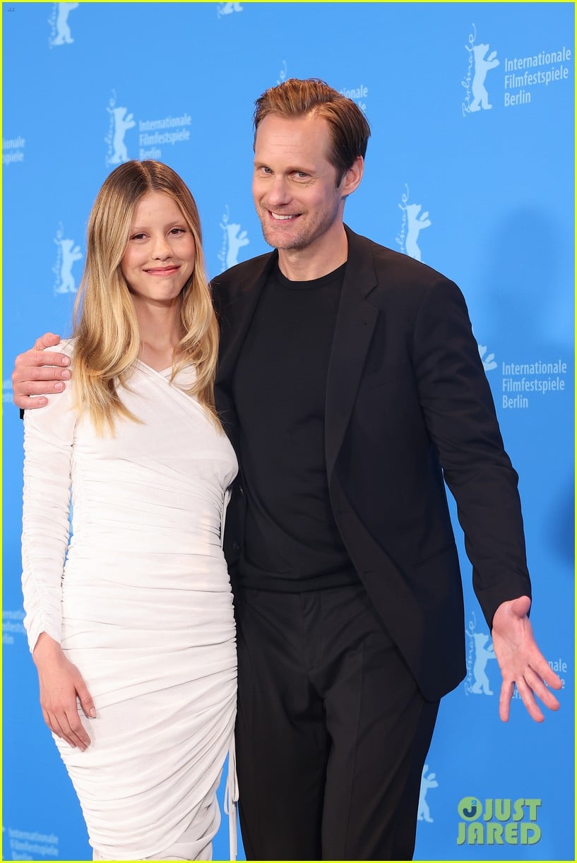 Alexander Skarsgard Twirls Around & Lies Face Flat on Red Carpet At 'Infinity Pool' Premiere ...