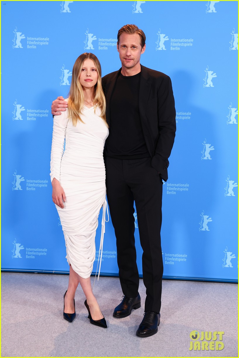 Alexander Skarsgard Twirls Around & Lies Face Flat on Red Carpet At ...