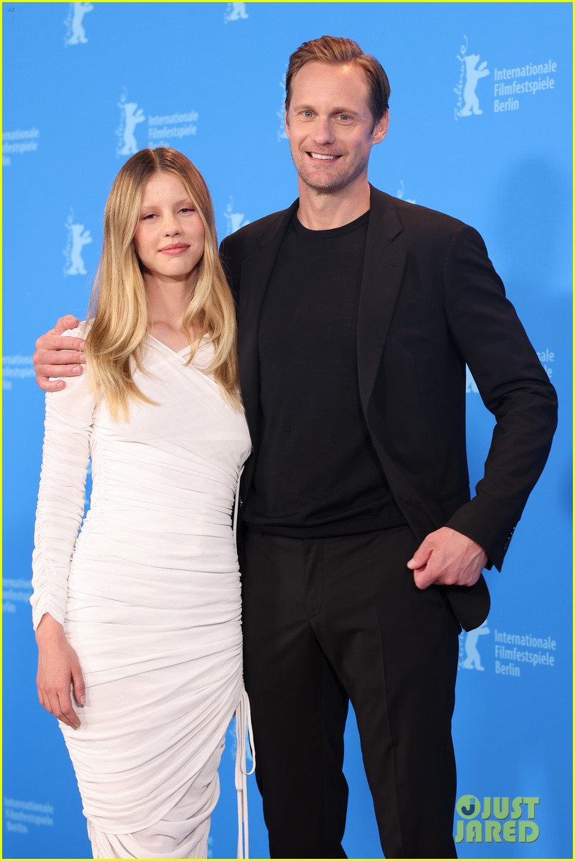 Alexander Skarsgard Twirls Around & Lies Face Flat on Red Carpet At 'Infinity Pool' Premiere ...