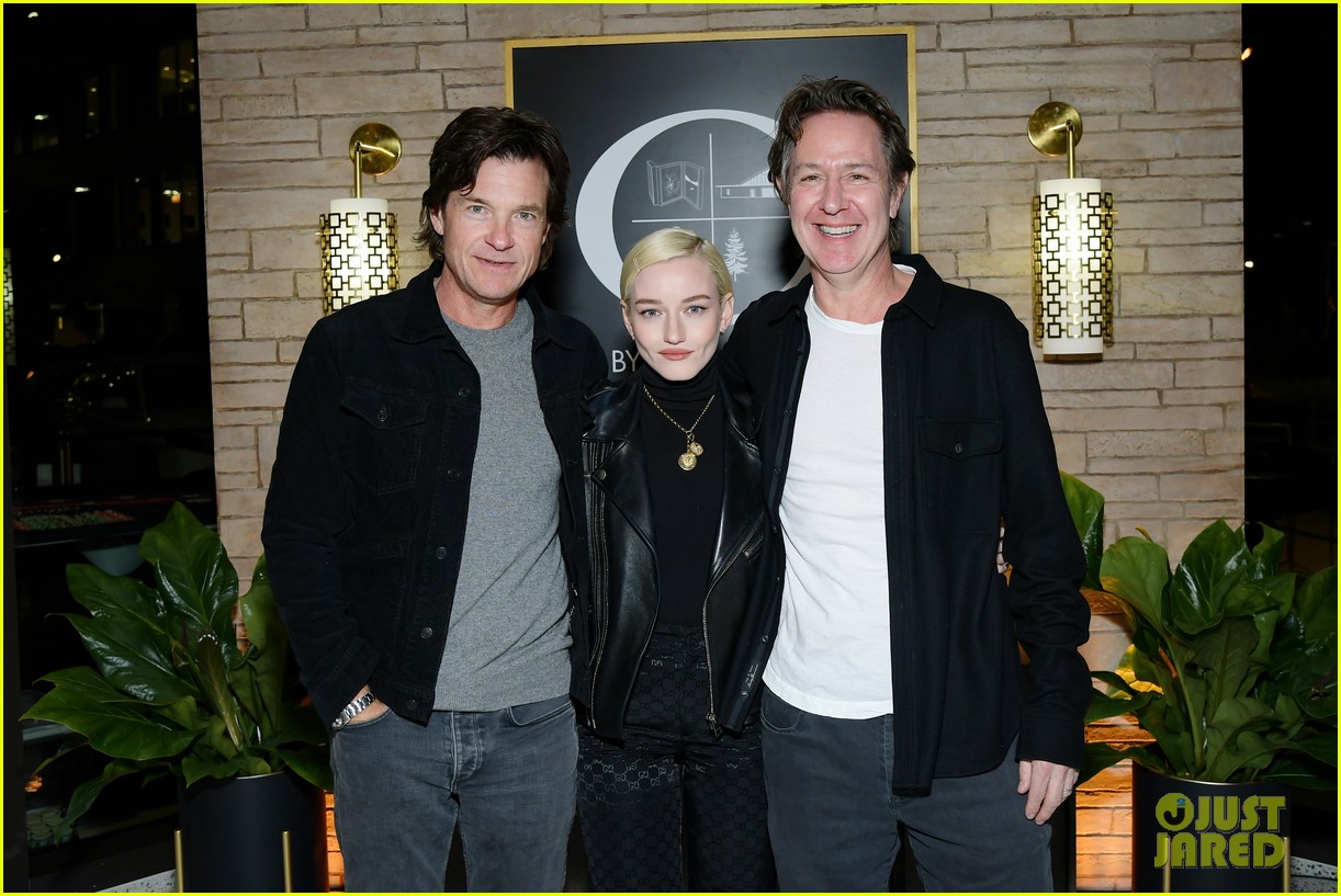 Jason Bateman & Julia Garner Reunite for 'Ozark' SAG Event in Los ...