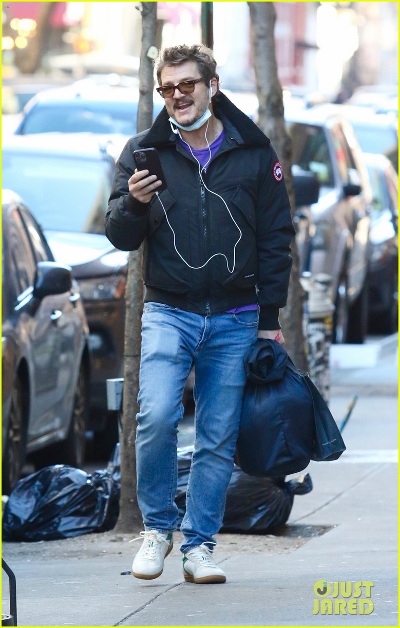 Pedro Pascal is All Smiles While Running Errands in NYC: Photo 4892532 ...