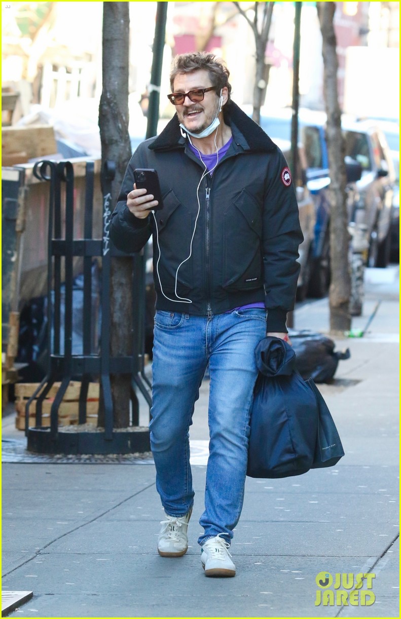 Pedro Pascal is All Smiles While Running Errands in NYC: Photo 4892534 ...