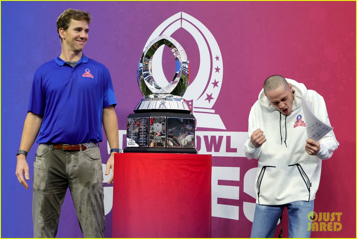 Pete Davidson Hilariously Questions Why He's Judging A Football ...