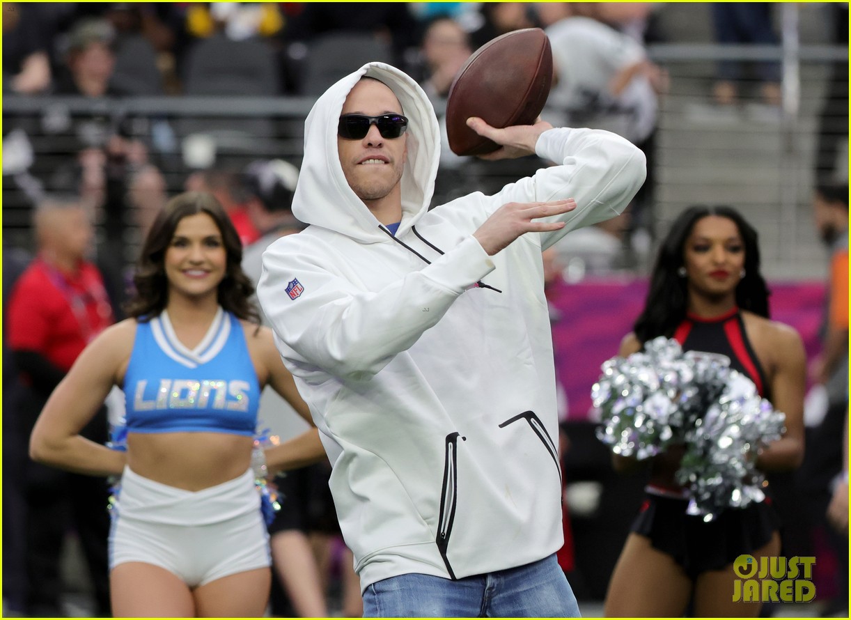 Pete Davidson Hilariously Questions Why He's Judging A Football ...