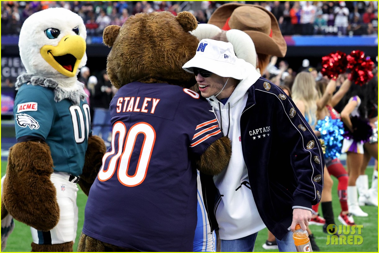 Pete Davidson Hilariously Questions Why He's Judging A Football ...