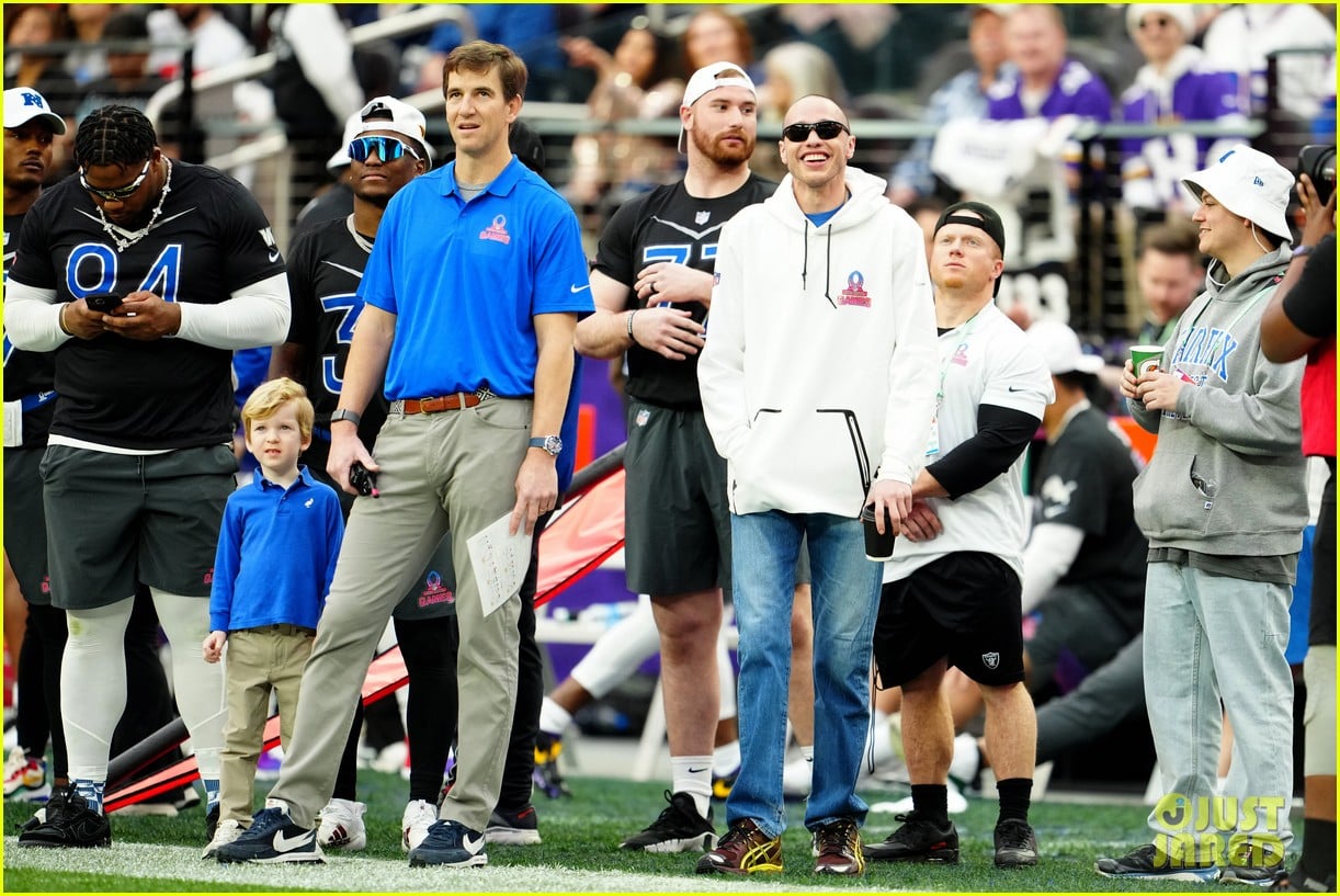 Pete Davidson Hilariously Questions Why He's Judging A Football ...