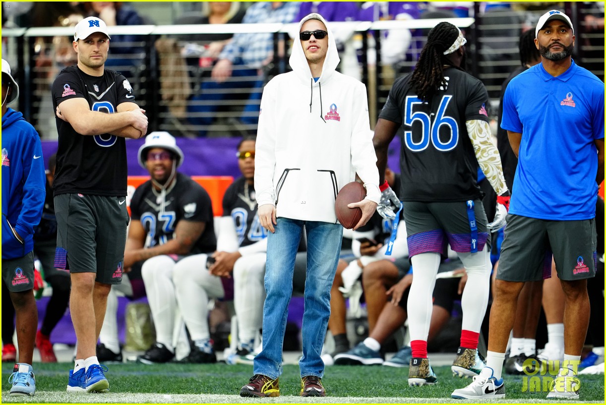 Pete Davidson Hilariously Questions Why He's Judging A Football ...