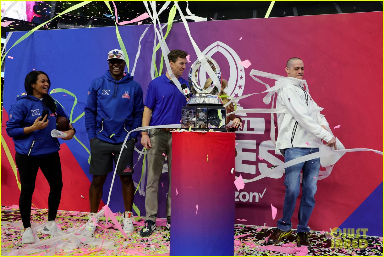 Pete Davidson Hilariously Questions Why He's Judging A Football ...