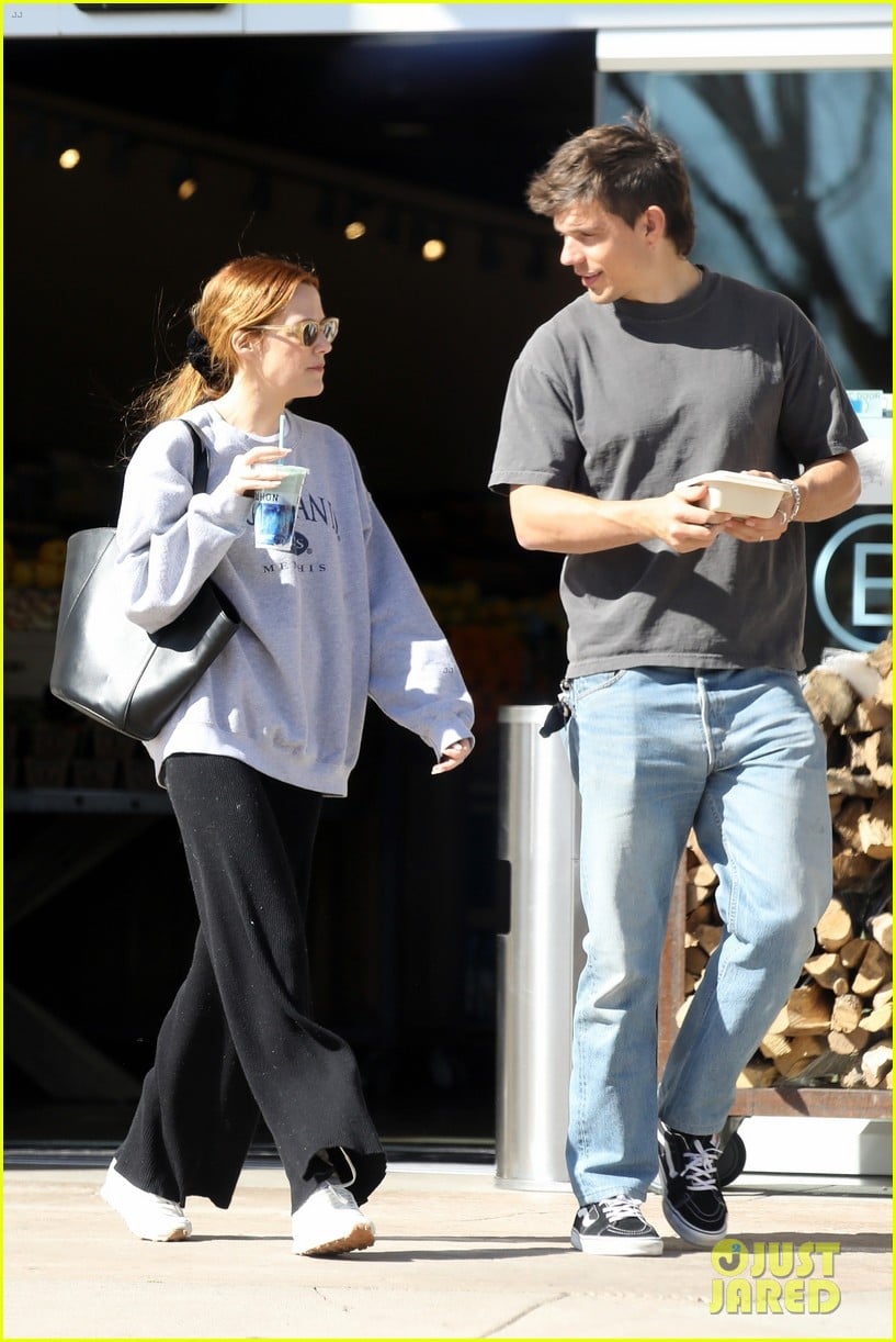 Riley Keough & Husband Ben Smith-Petersen Grab Lunch in Calabasas ...