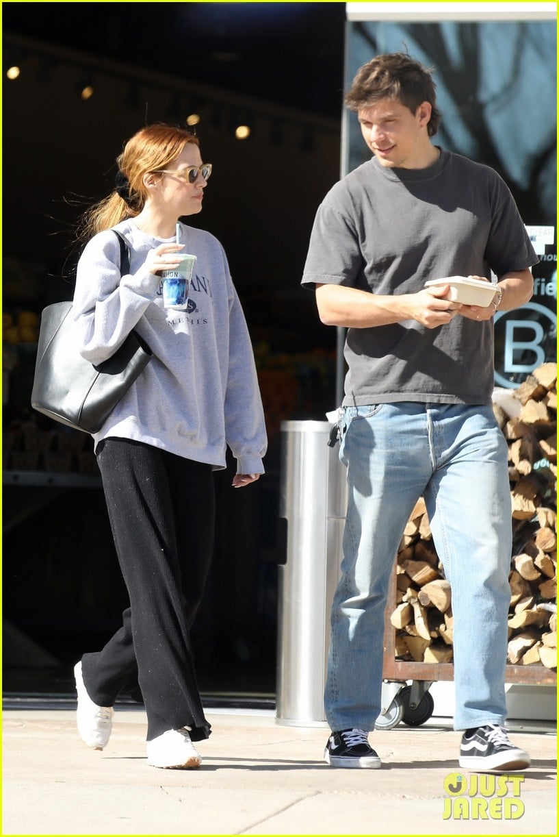 Riley Keough & Husband Ben Smith-Petersen Grab Lunch in Calabasas ...