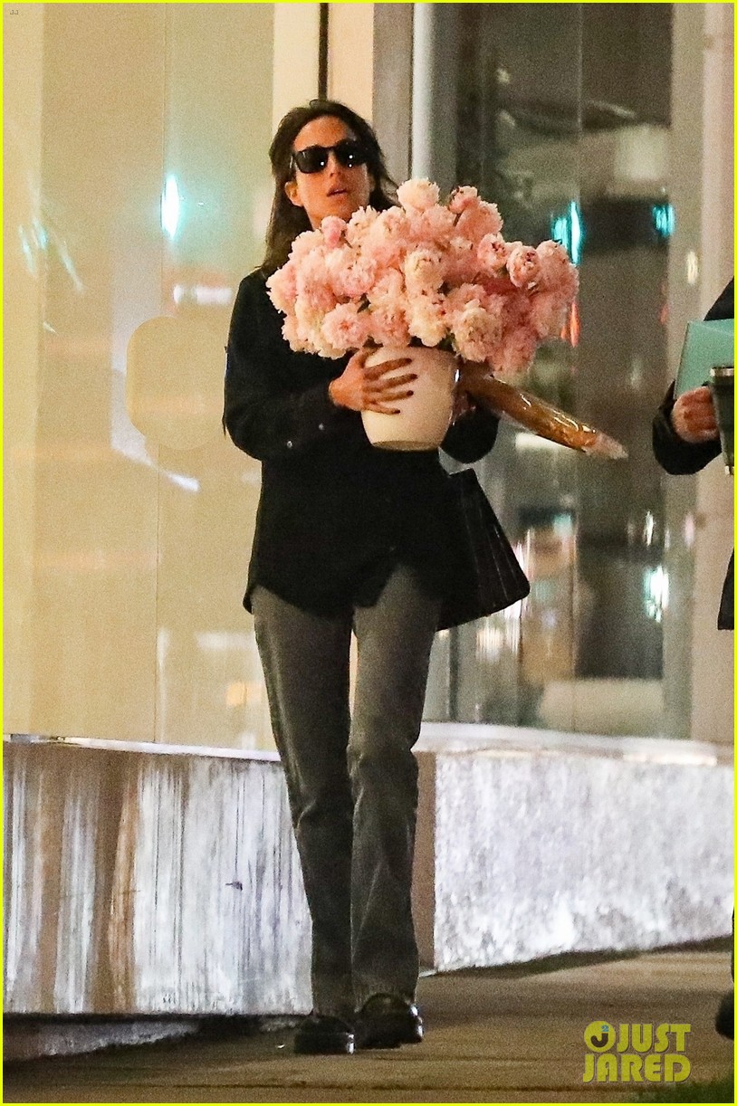 Brad Pitt Sent Girlfriend Ines de Ramon Flowers on Valentine's Day ...