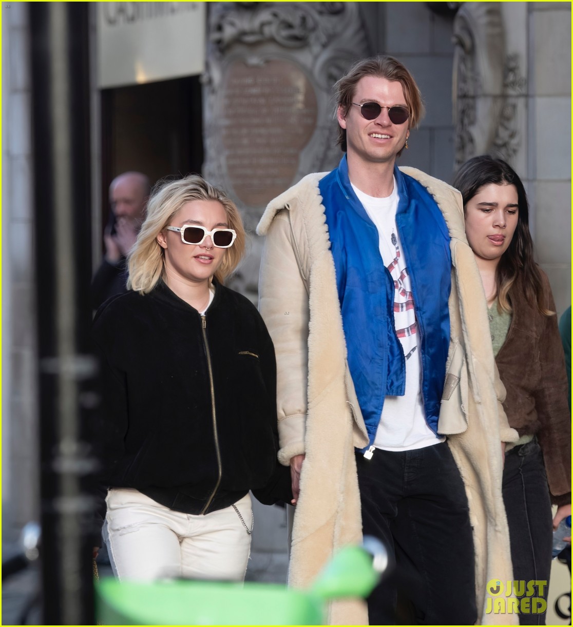 Florence Pugh Holds Hands With New Boyfriend Charlie Gooch During ...