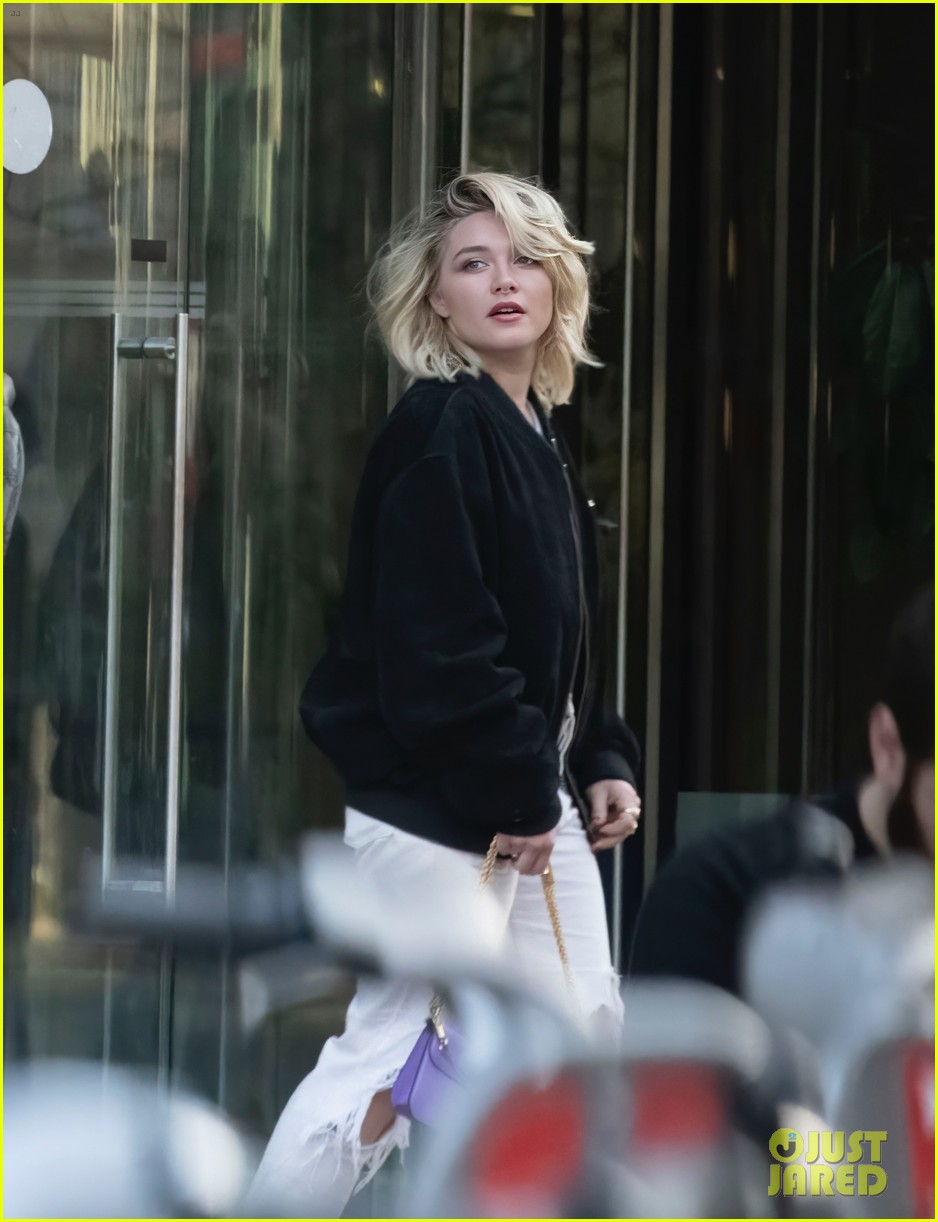 Florence Pugh Holds Hands With New Boyfriend Charlie Gooch During ...