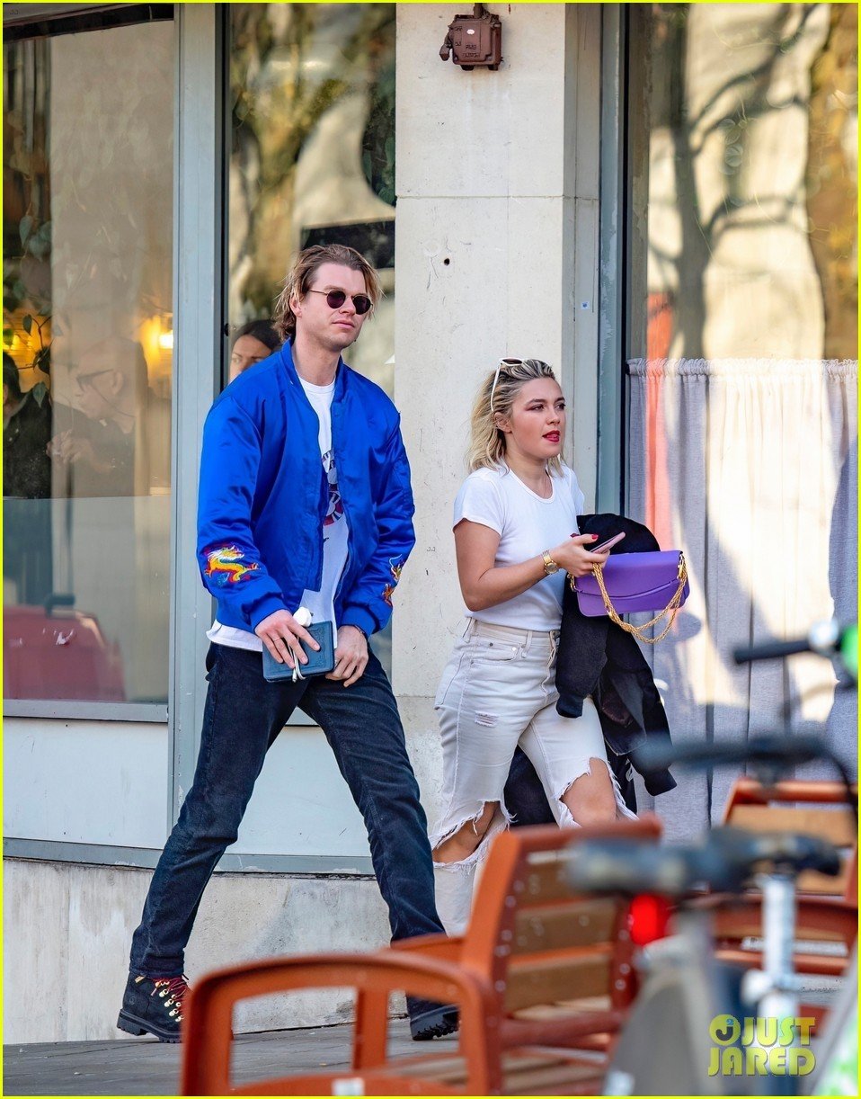 Florence Pugh Holds Hands With New Boyfriend Charlie Gooch During ...