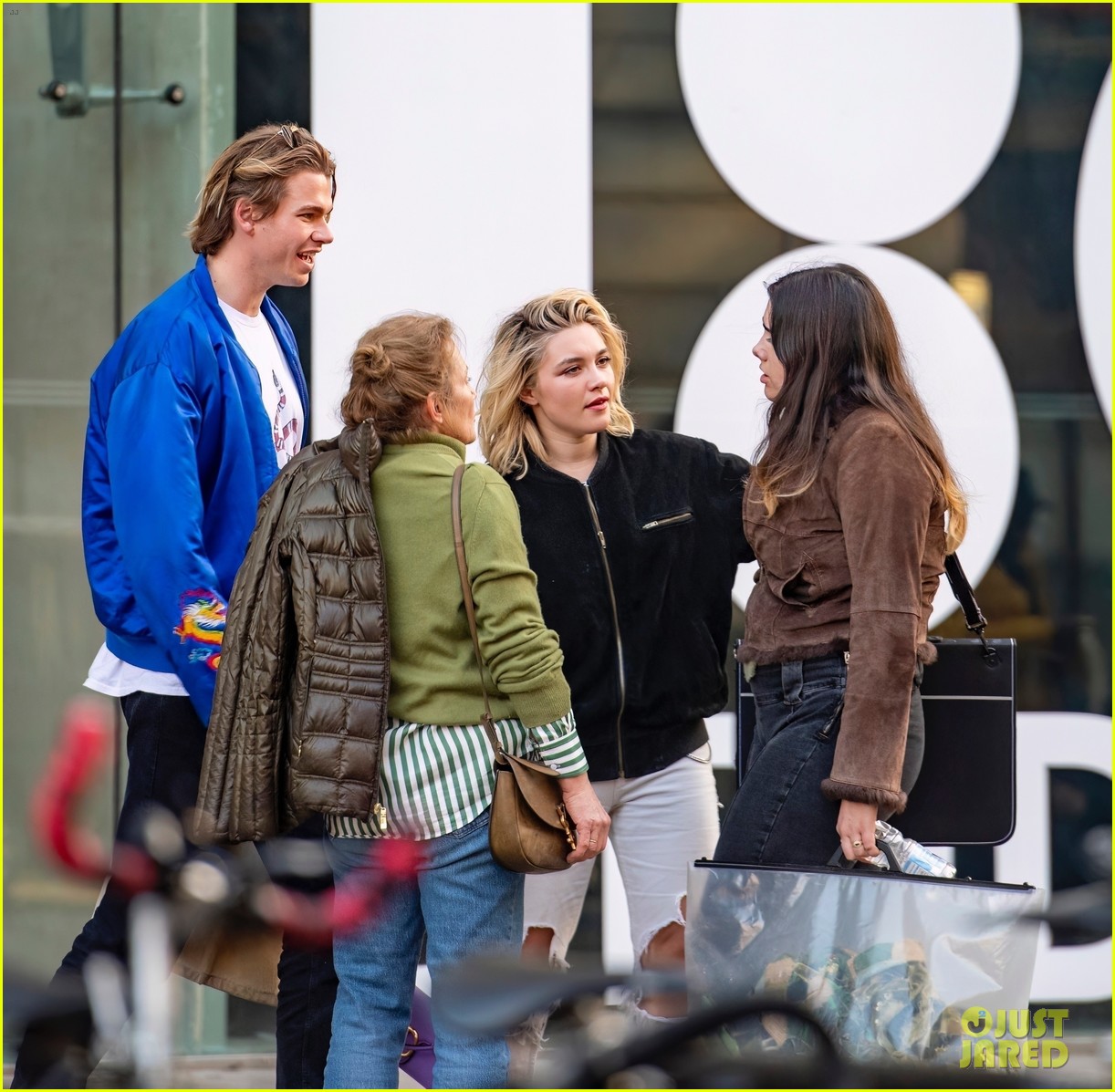 Florence Pugh Holds Hands With New Boyfriend Charlie Gooch During ...