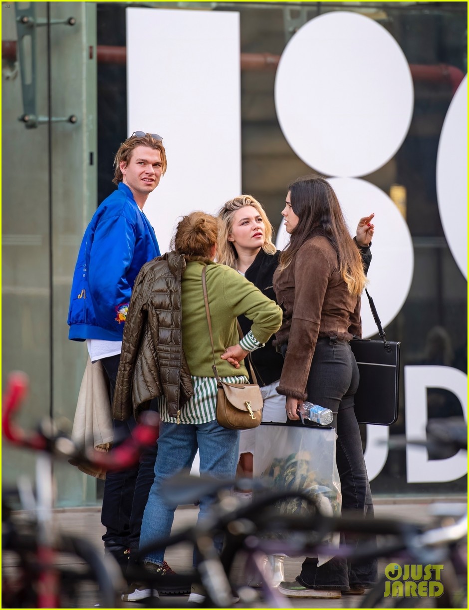 Florence Pugh Holds Hands With New Boyfriend Charlie Gooch During ...