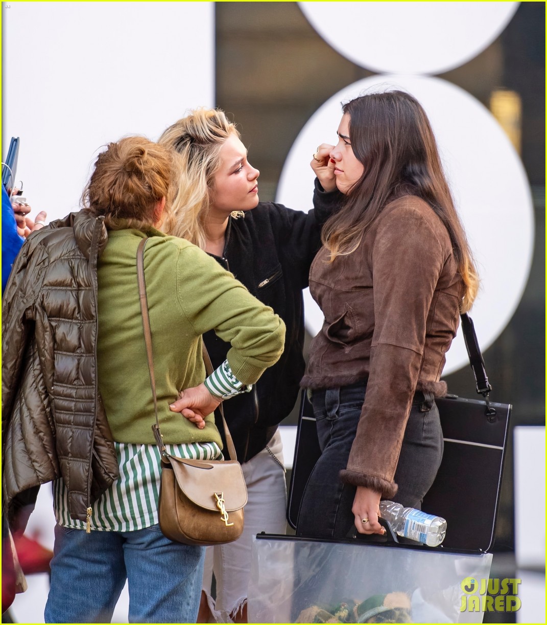 Florence Pugh Holds Hands With New Boyfriend Charlie Gooch During ...