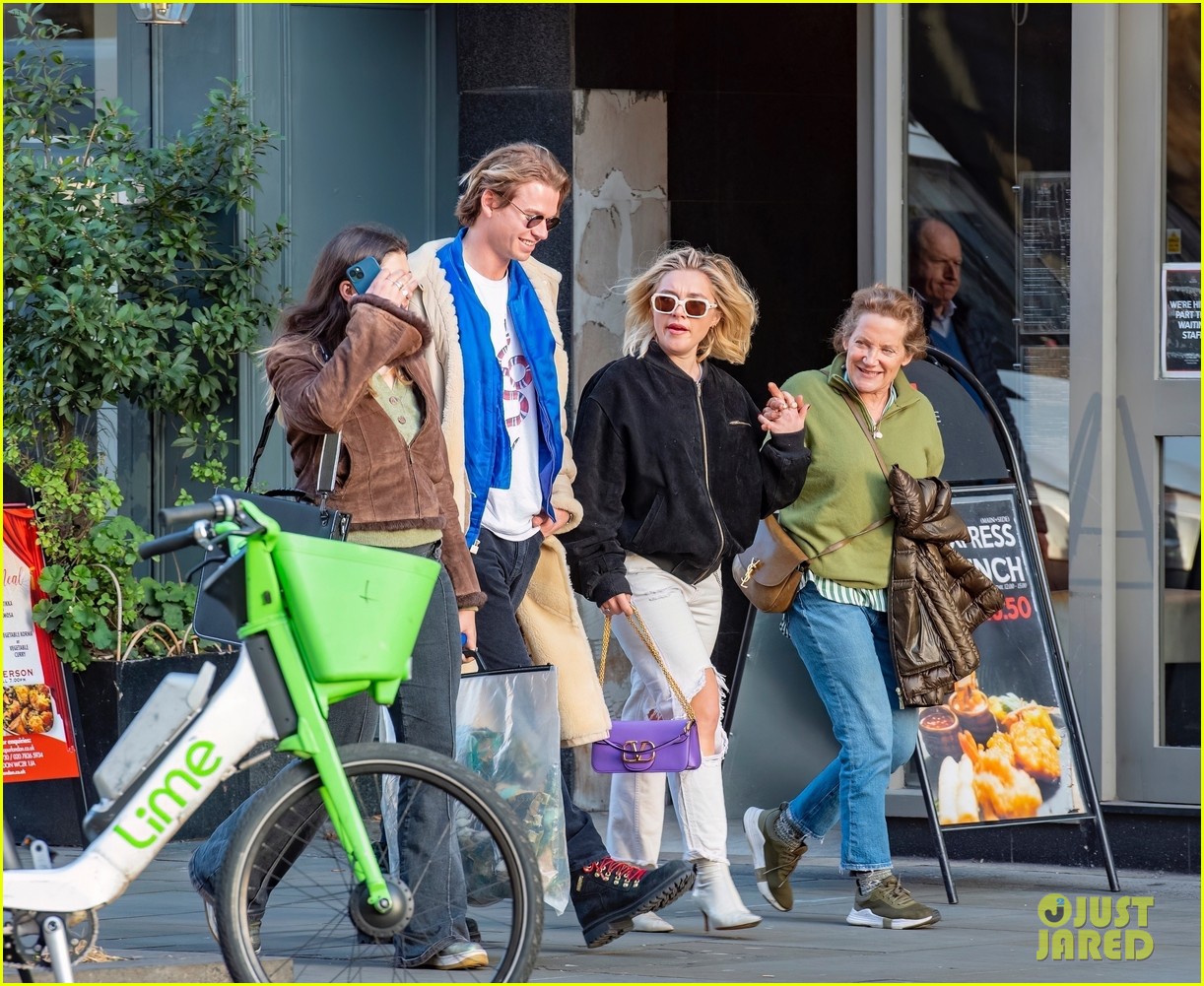 Florence Pugh Holds Hands With New Boyfriend Charlie Gooch During ...