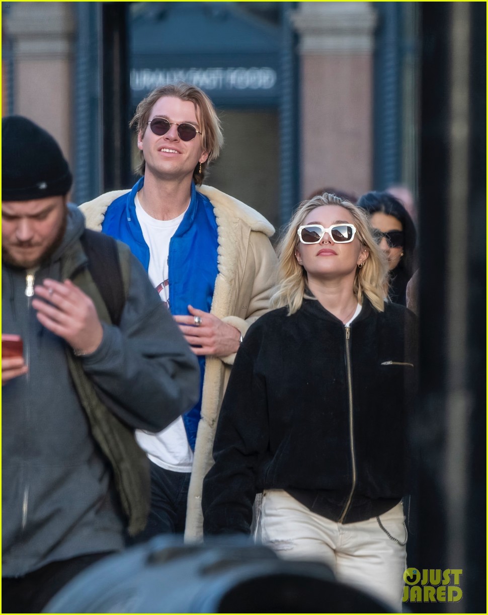 Florence Pugh Holds Hands With New Boyfriend Charlie Gooch During ...