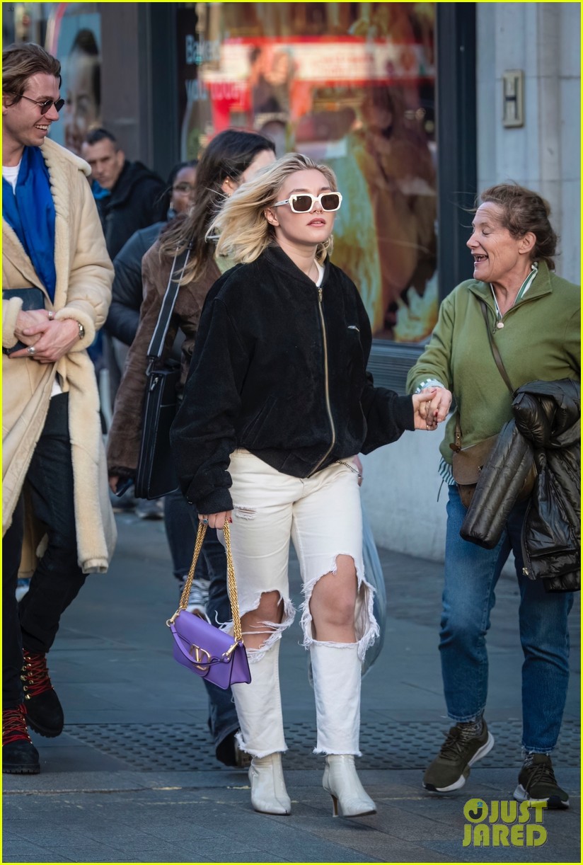 Florence Pugh Holds Hands With New Boyfriend Charlie Gooch During ...