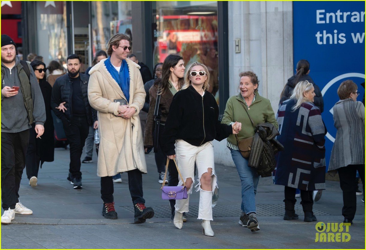 Florence Pugh Holds Hands With New Boyfriend Charlie Gooch During ...