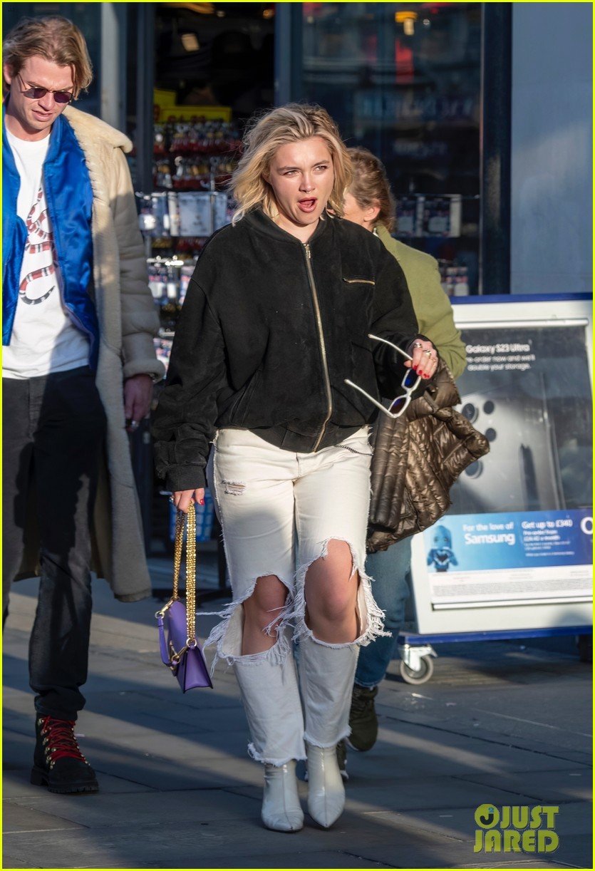 Florence Pugh Holds Hands With New Boyfriend Charlie Gooch During ...