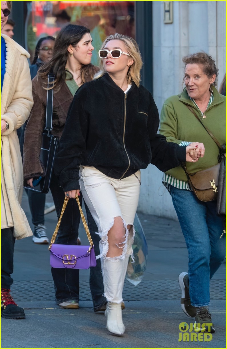 Florence Pugh Holds Hands With New Boyfriend Charlie Gooch During ...