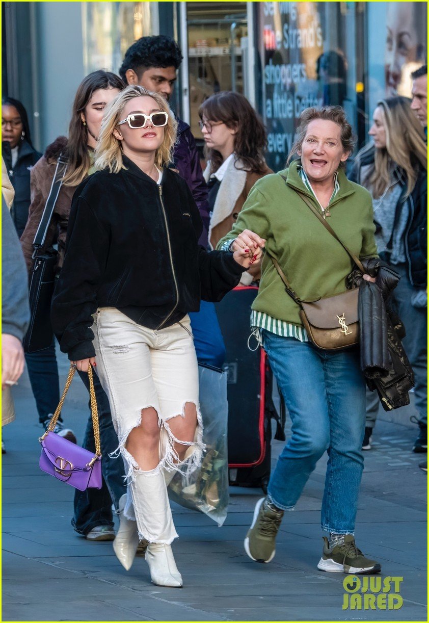Florence Pugh Holds Hands With New Boyfriend Charlie Gooch During ...